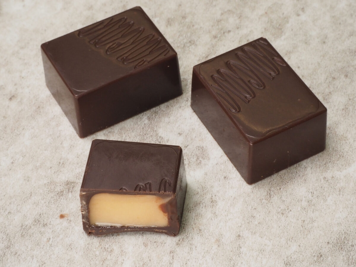 Chocolat fin à saveur de beurre d’érable et gingembre – Atelier chocolaté